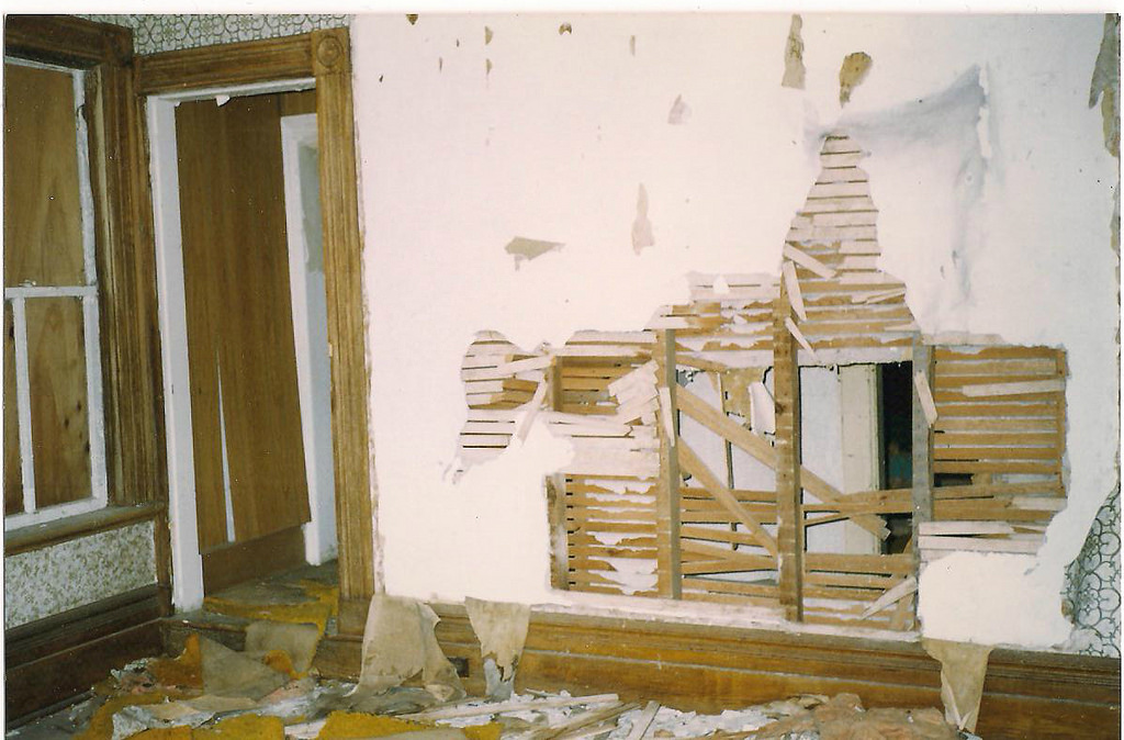 How Do You Fix Chipped Plaster with an Easy DIY Method? | Networx