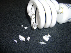 What Are Safety Tips for Fluorescent Bulbs? | Networx