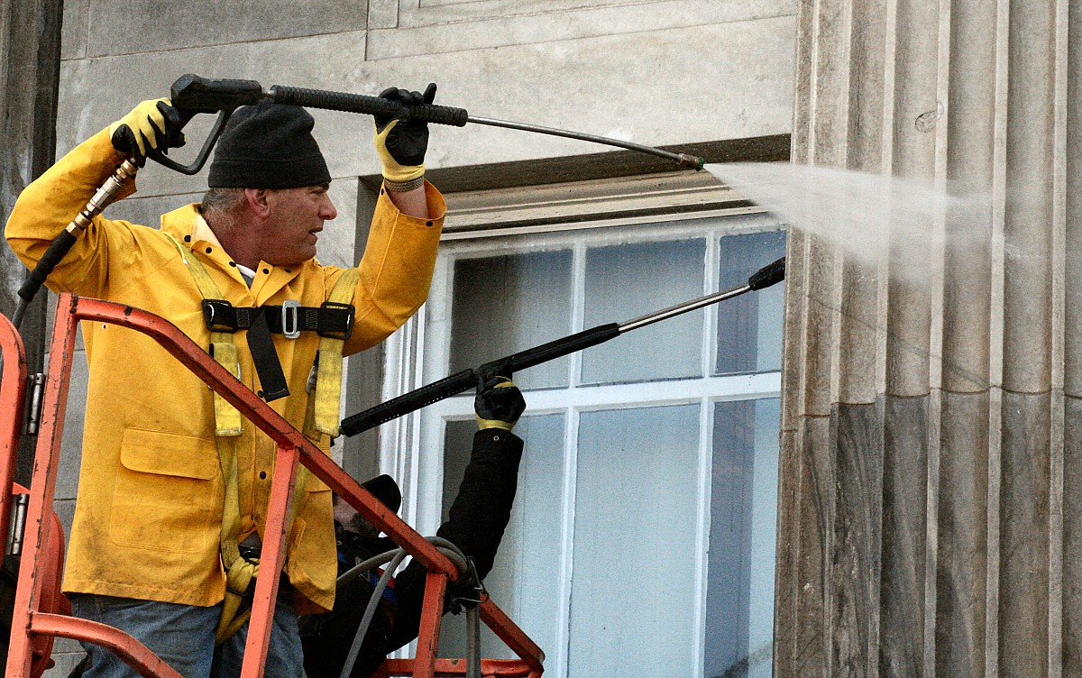 What Are Some Helpful Tips for Power Washing? | Networx